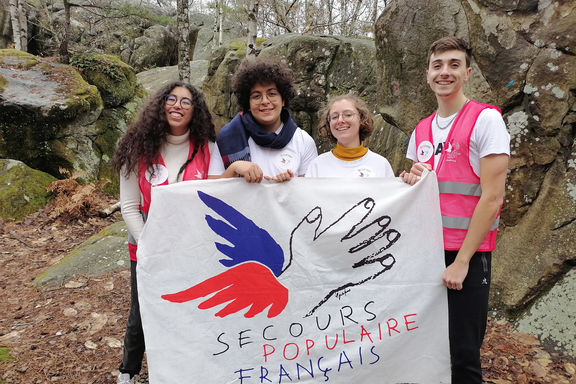 Le Secours Pop Paris à Sciences Po : Face à la précarité étudiante les ...